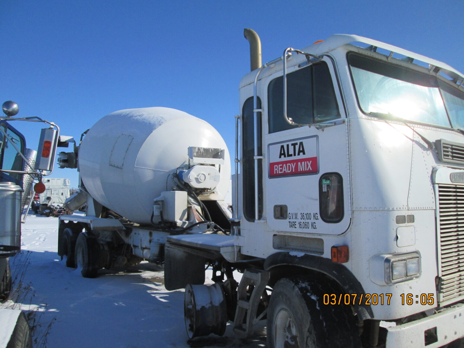 1990 FREIGHTLINER FLA CABOVER - Westlock Truck Parts