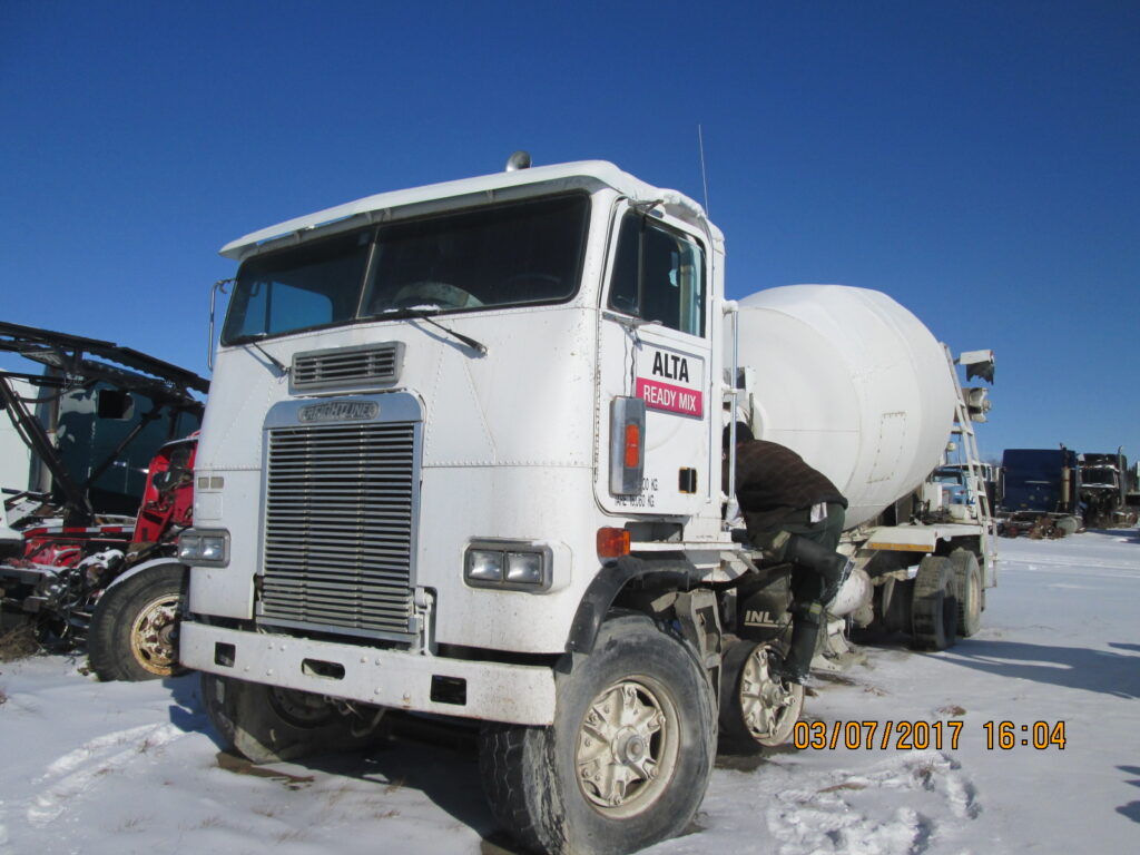 1990 FREIGHTLINER FLA CABOVER - Westlock Truck Parts